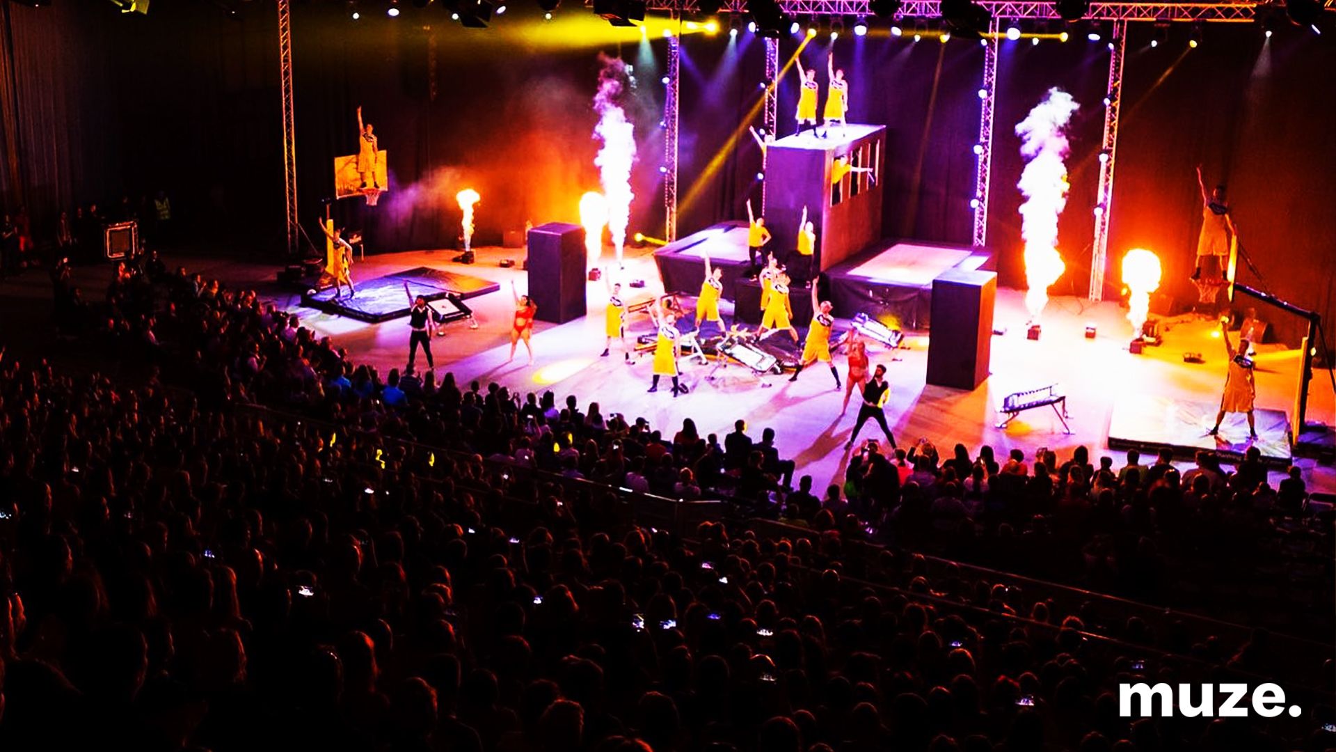 Double-sided Trampoline Wall Show | Muze Entertainment