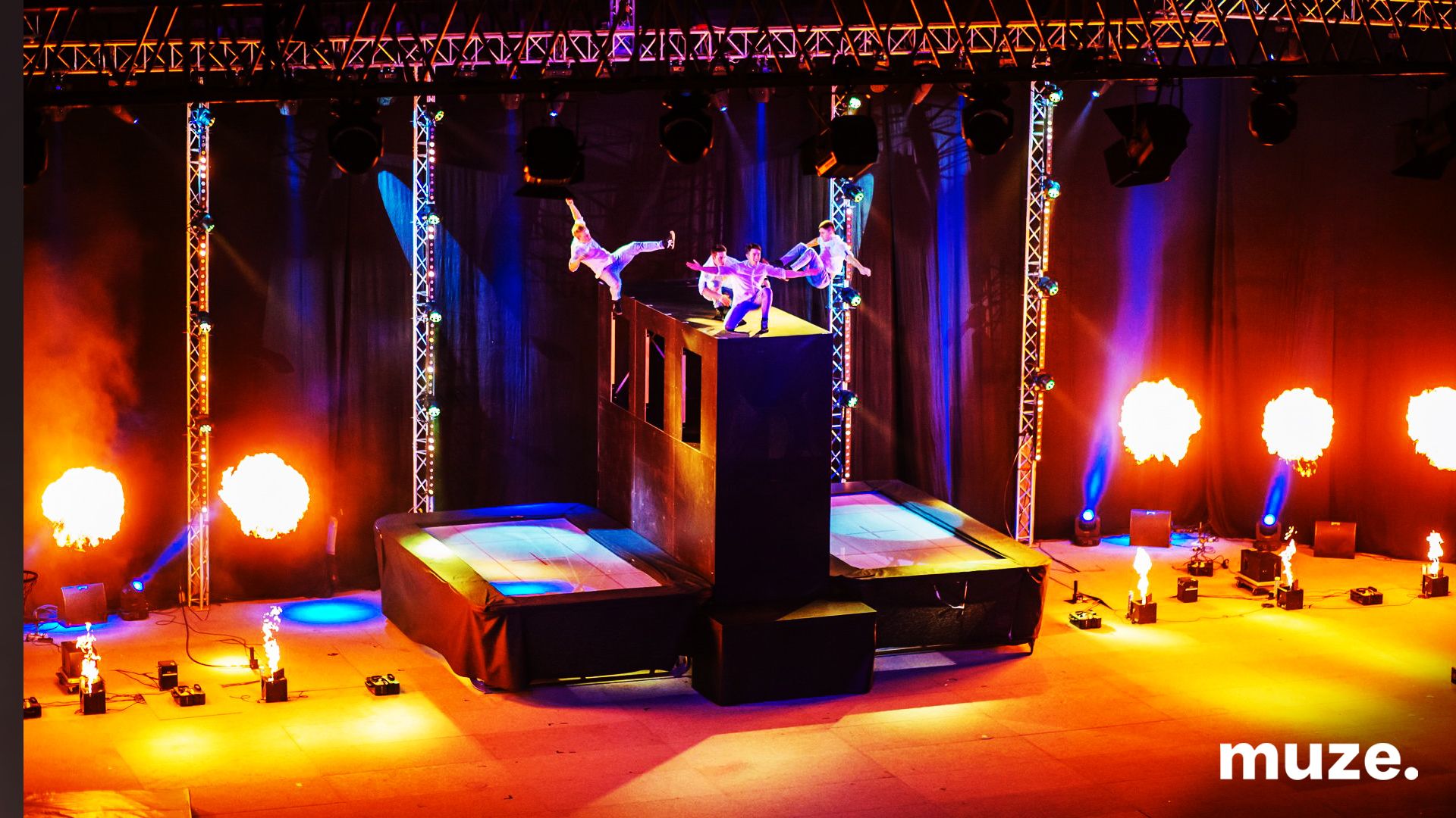 Double-sided Trampoline Wall Show | Muze Entertainment