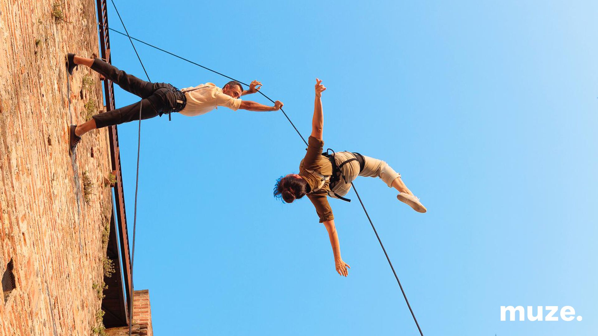 Best Vertical Wall Dancing Show | Muze Entertainment